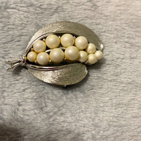 Lisner Jewelry | Jewelry | Vintage Lisner Brooch | Poshmark